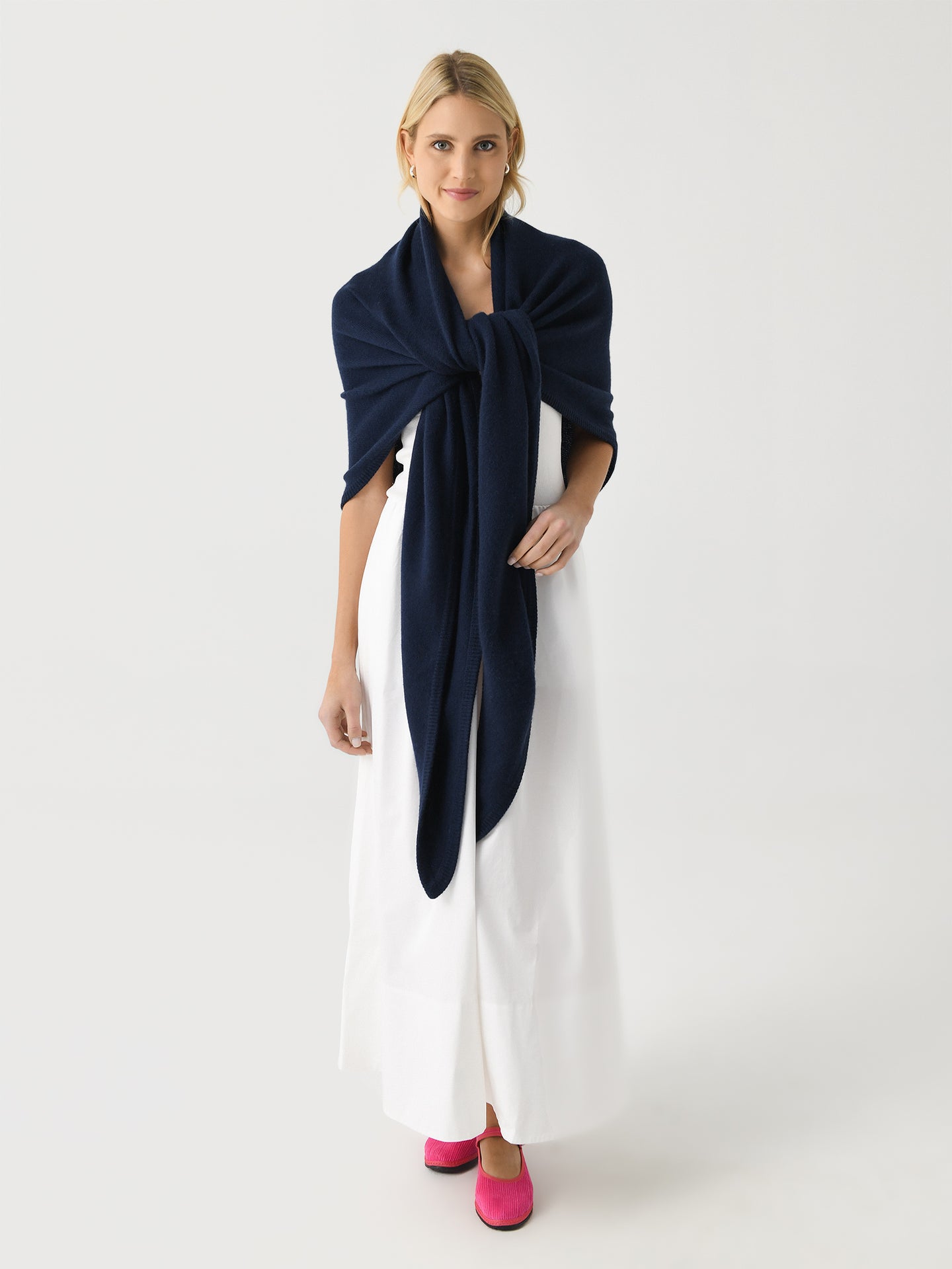 White + Warren Merino Cashmere Triangle Scarf – Saint Bernard