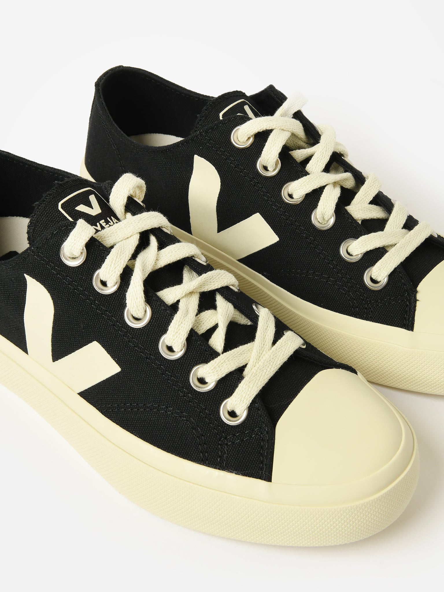 VEJA Women's Wata II Low Canvas Sneaker – saintbernard.com