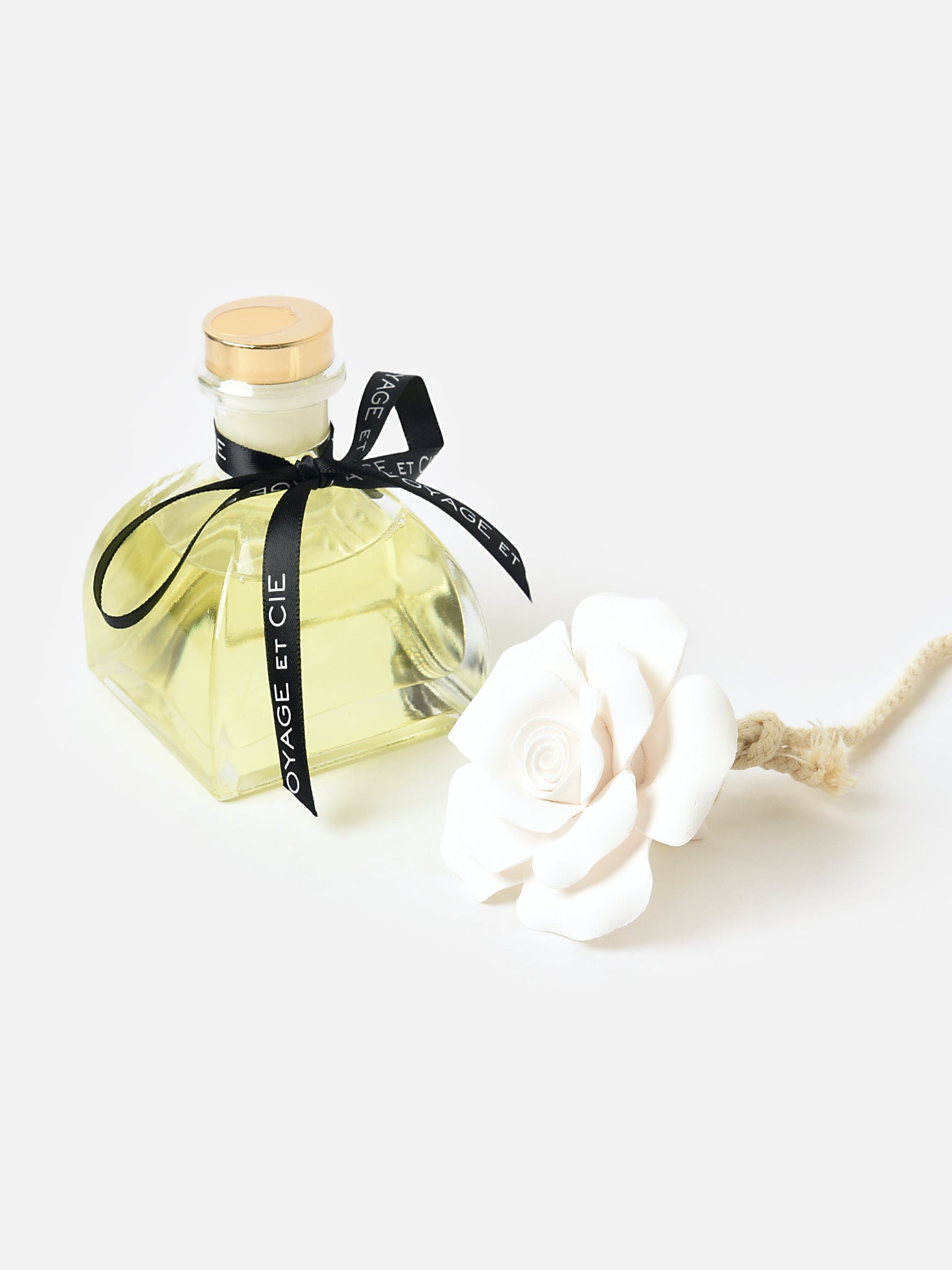 Voyage Et Cie Porcelain Rose Diffuser | $88.00 | Saint Bernard